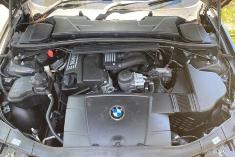 Inside the BMW 320i E90 Engine