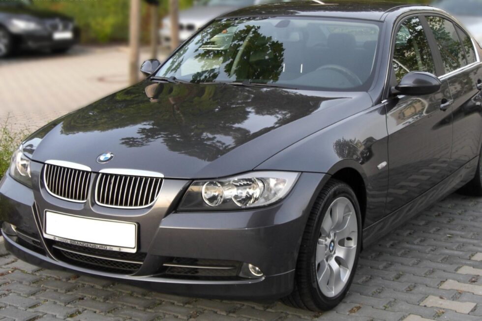 Inside the BMW 320i E90 Engine